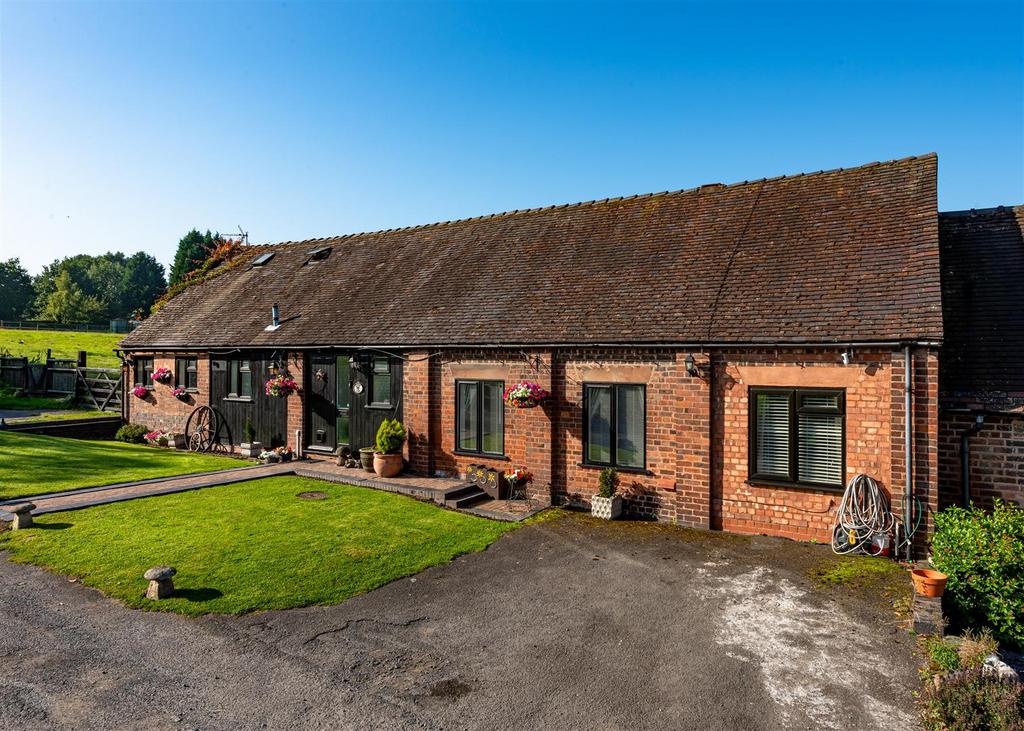 Barn End, Codsall Road, Palmers... 3 bed barn conversion for sale - £ ...