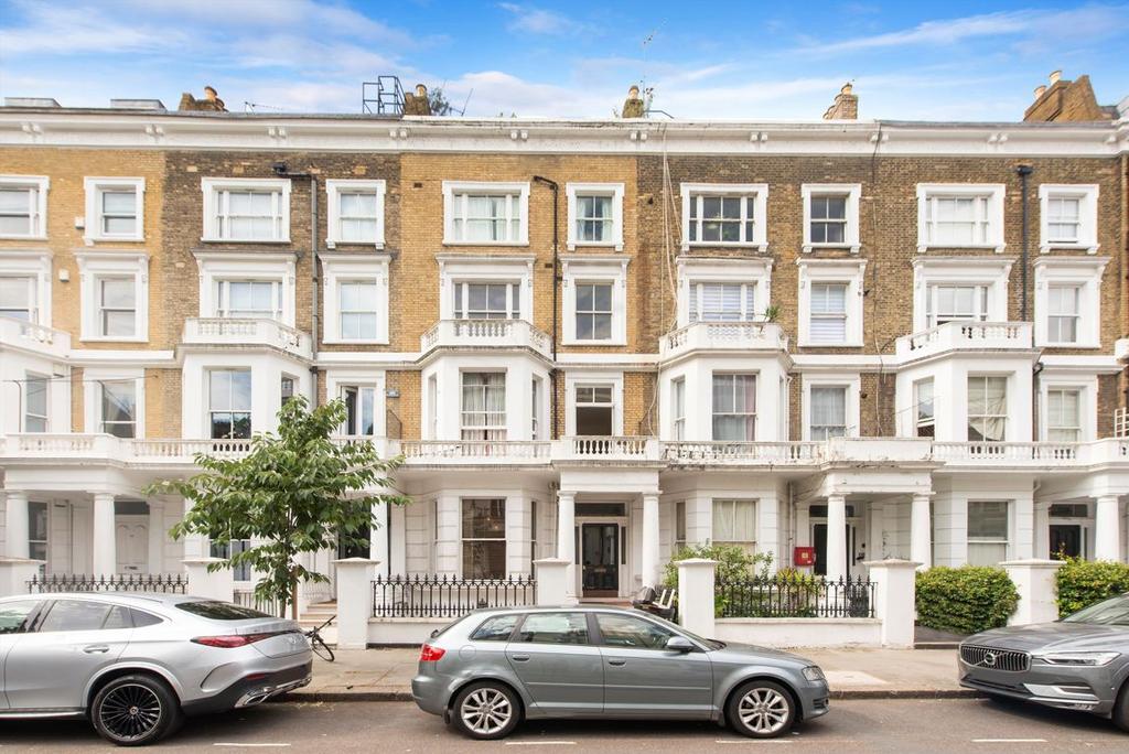 Lexham Gardens, London W8 2 bed flat - £3,250 pcm (£750 pw)
