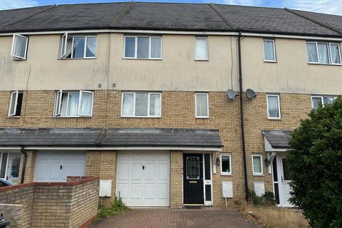 Clement Drive, Peterborough PE2 5 bed townhouse - £1,400 pcm (£323 pw)
