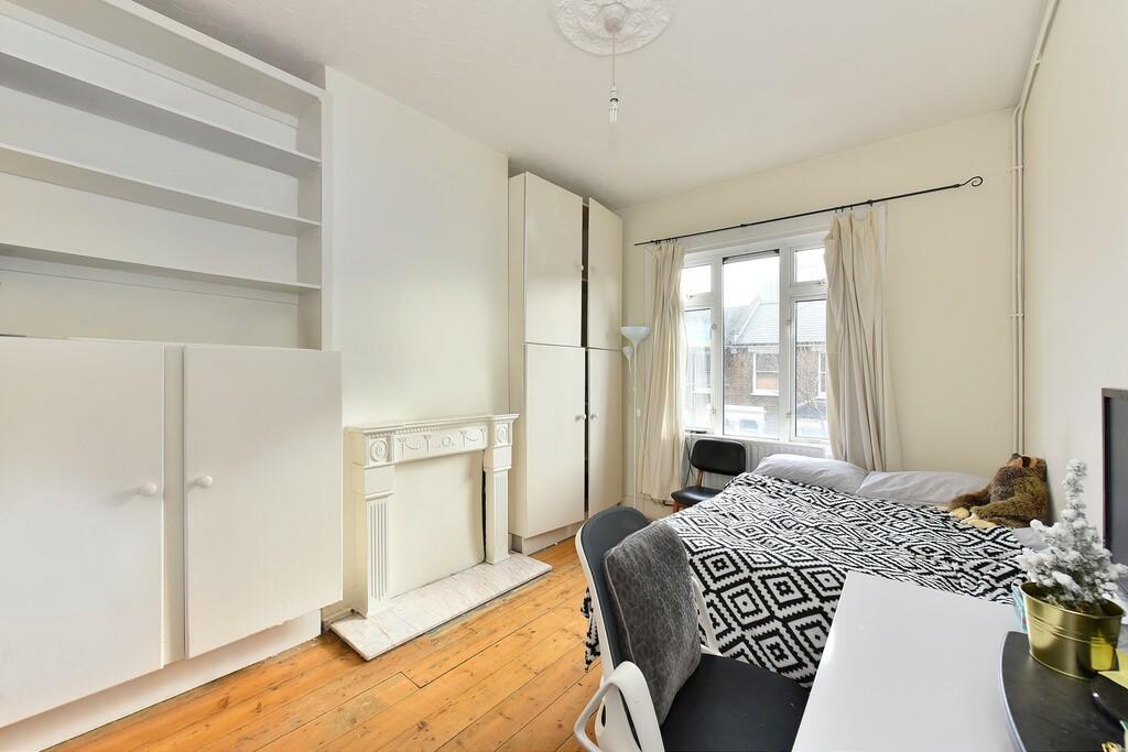 Yeldham Road, Hammersmith, W6 1 bed flat - £1,699 pcm (£392 pw)