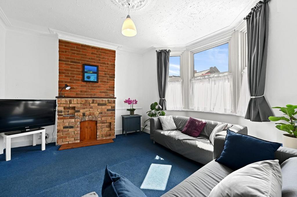 Murray Road, Ealing 3 bed end of terrace house for sale - £770,000