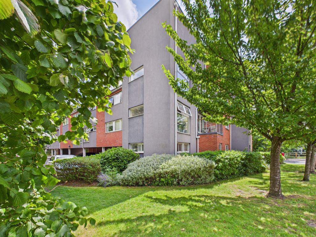 Gawer Park, Gawer Court Gawer Park, CH1 2 bed apartment for sale - £140,000