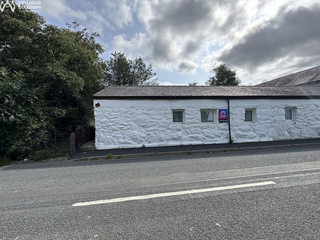 Llanllyfni, Llanllyfni, Gwynedd, LL54 2 bed cottage - £115,000