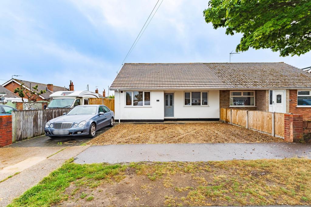 Merrifield Road, Pakefield 3 bed semi-detached bungalow - £260,000