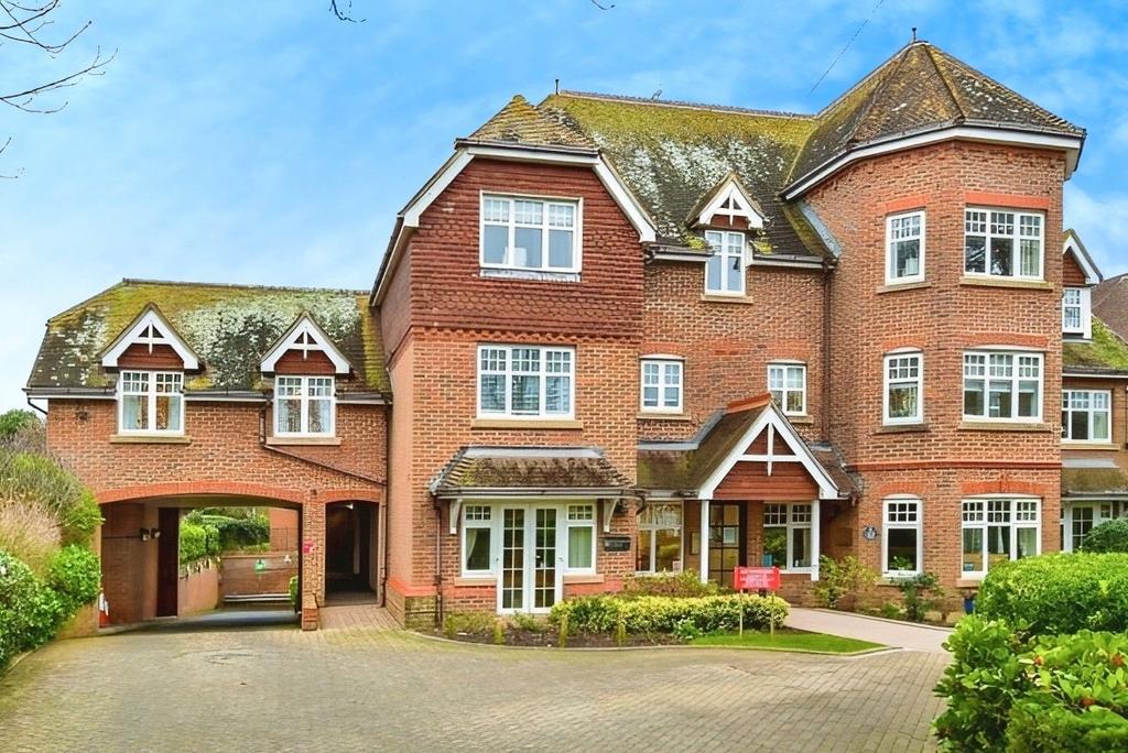 Wordsworth Road, West Sussex BN11 2 bed flat for sale - £190,000