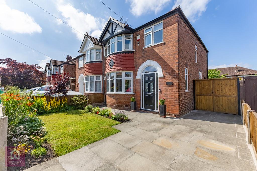 Rossett Avenue, Timperley... 3 bed semi-detached house - £450,000