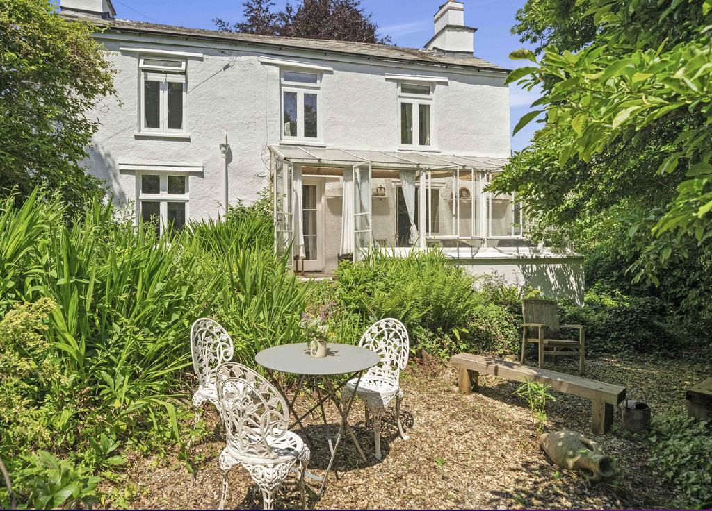 Slapton, 3 bed detached house - £665,000