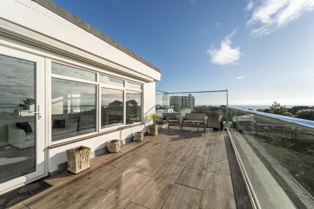 West Cliff Road, Bournemouth, 2 bed penthouse - £2,100 pcm (£485 pw)