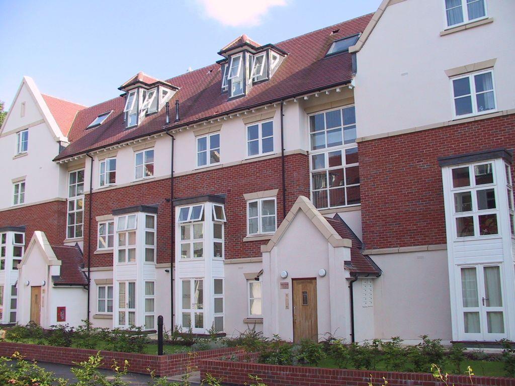 Blake House, Cottage Close, Harrow on... 1 bed flat - £1,450 pcm (£335 pw)