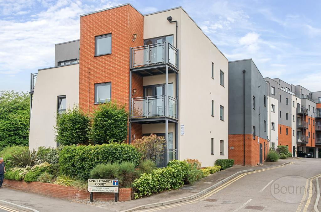 Walnut Tree Close, Guildford, Surrey... 1 bed apartment - £280,000