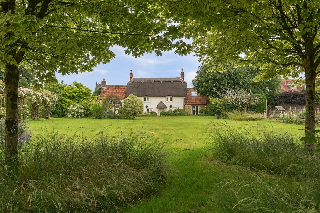 West Cranmore 3 bed detached house for sale - £1,000,000