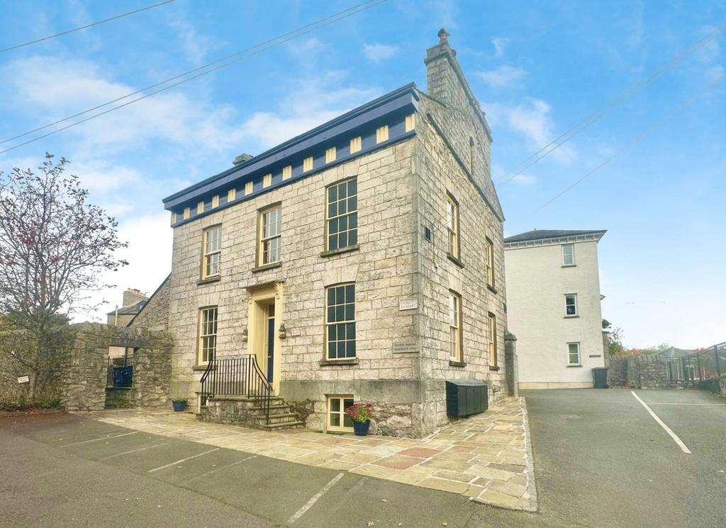 Mount Pleasant, Kendal, LA9 4JS 4 bed flat for sale - £360,000