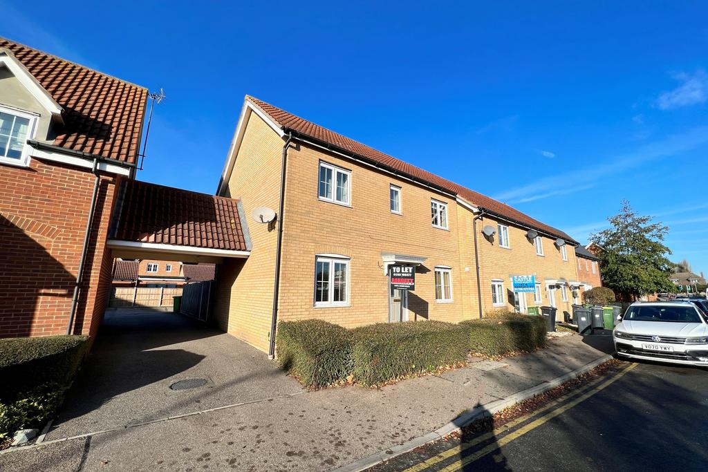 Priory Chase, Rayleigh, Essex 3 bed end of terrace house to rent - £ ...