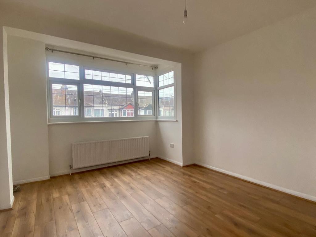 London SW16 5 bed terraced house to rent - £3,600 pcm (£831 pw)