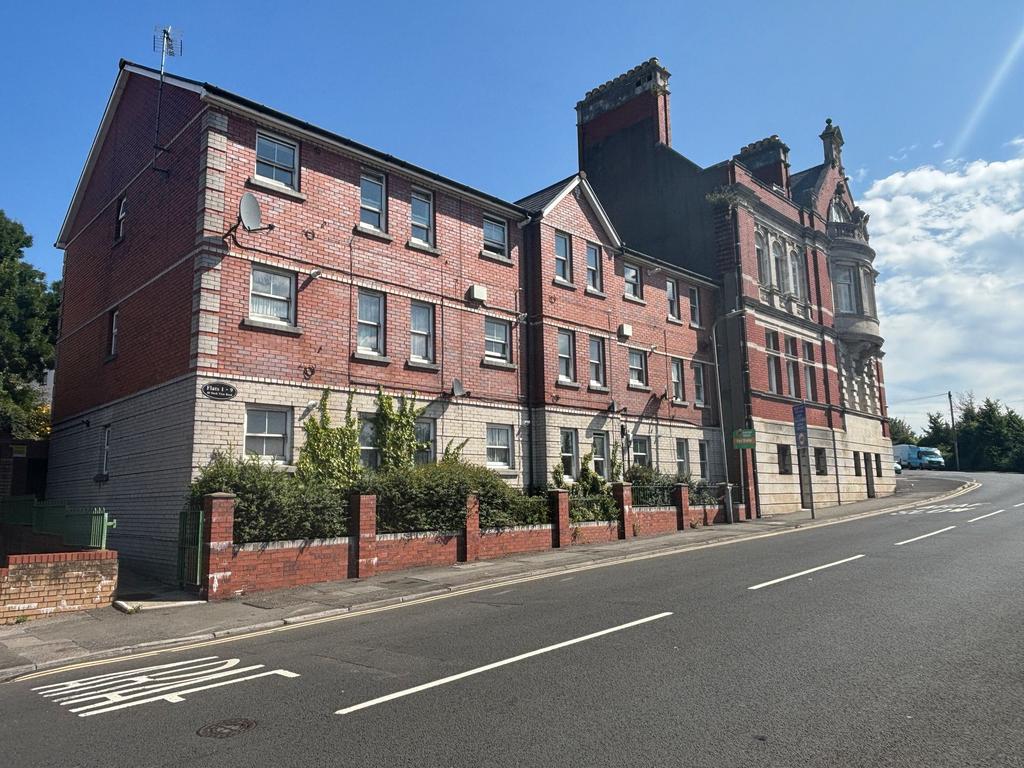 Dock View Road, Barry, CF63 1 bed flat for sale - £125,000