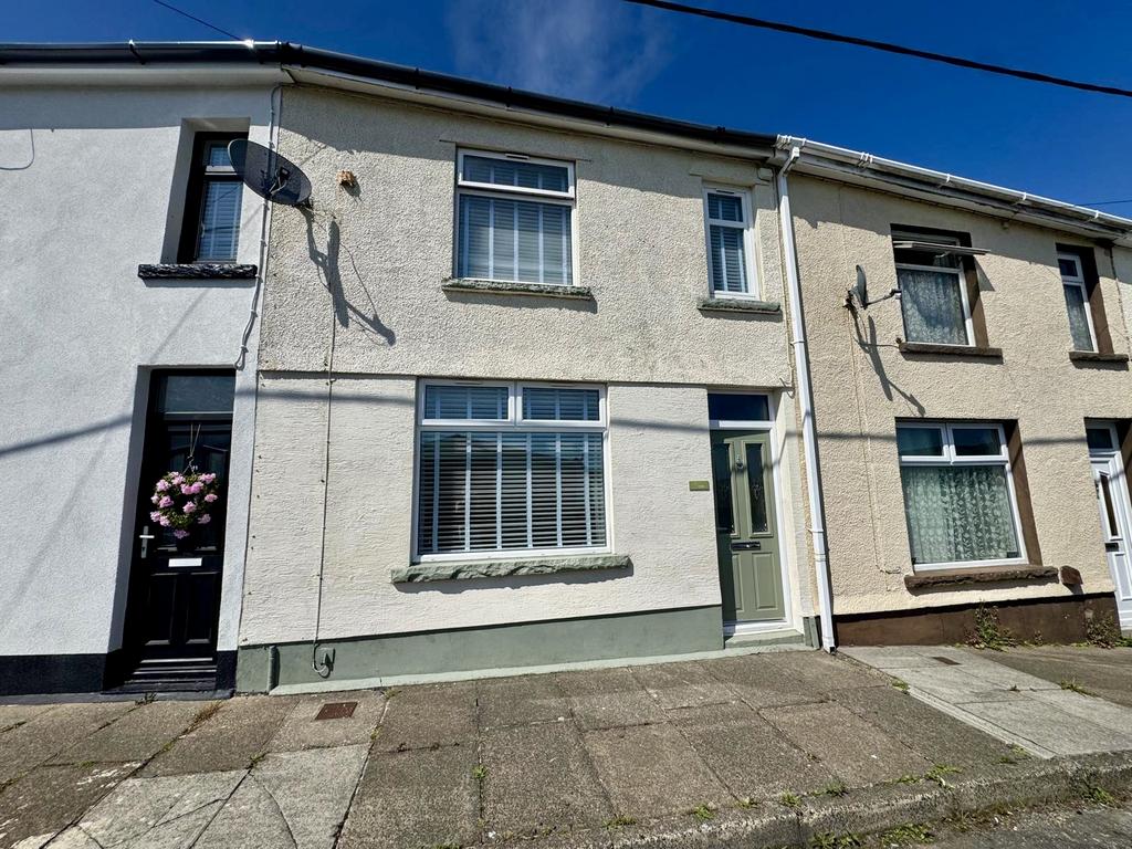 Bedlinog, Treharris CF46 2 bed terraced house - £110,000