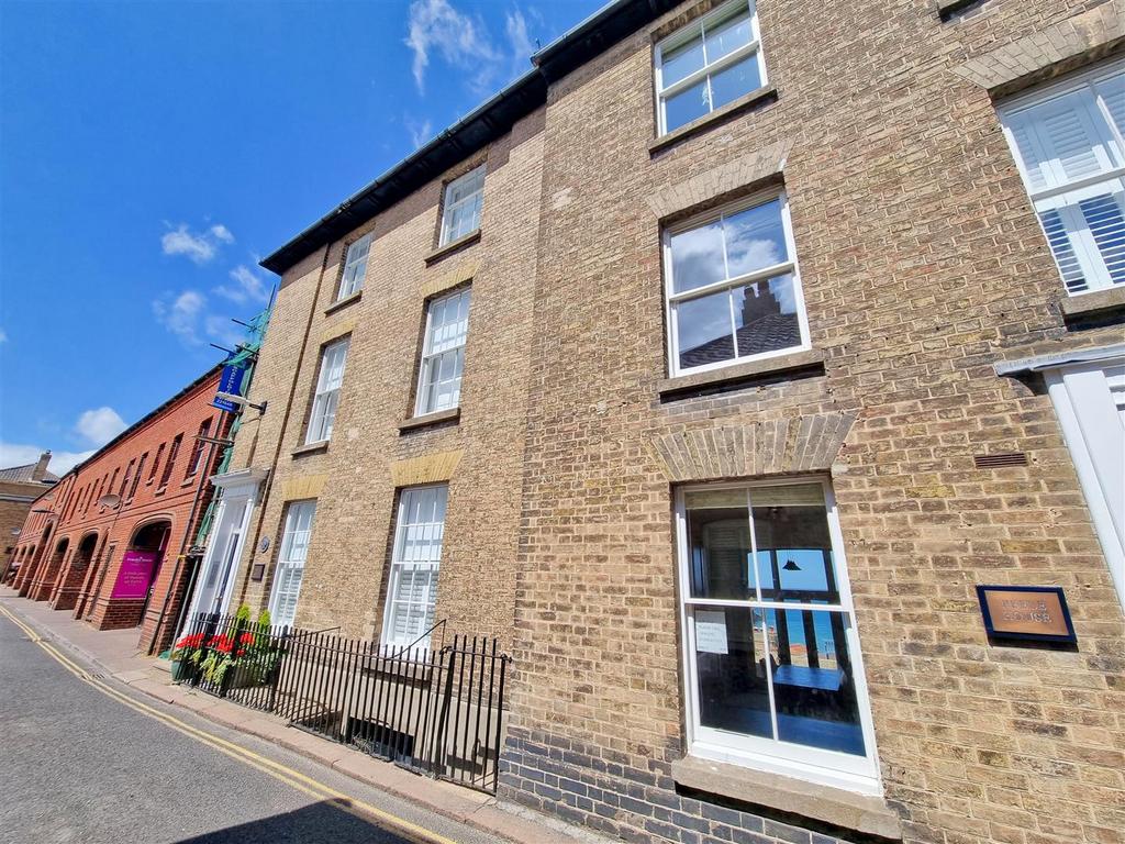 Peele House, Tucker Street, Cromer 2 bed maisonette to rent - £1,400 ...