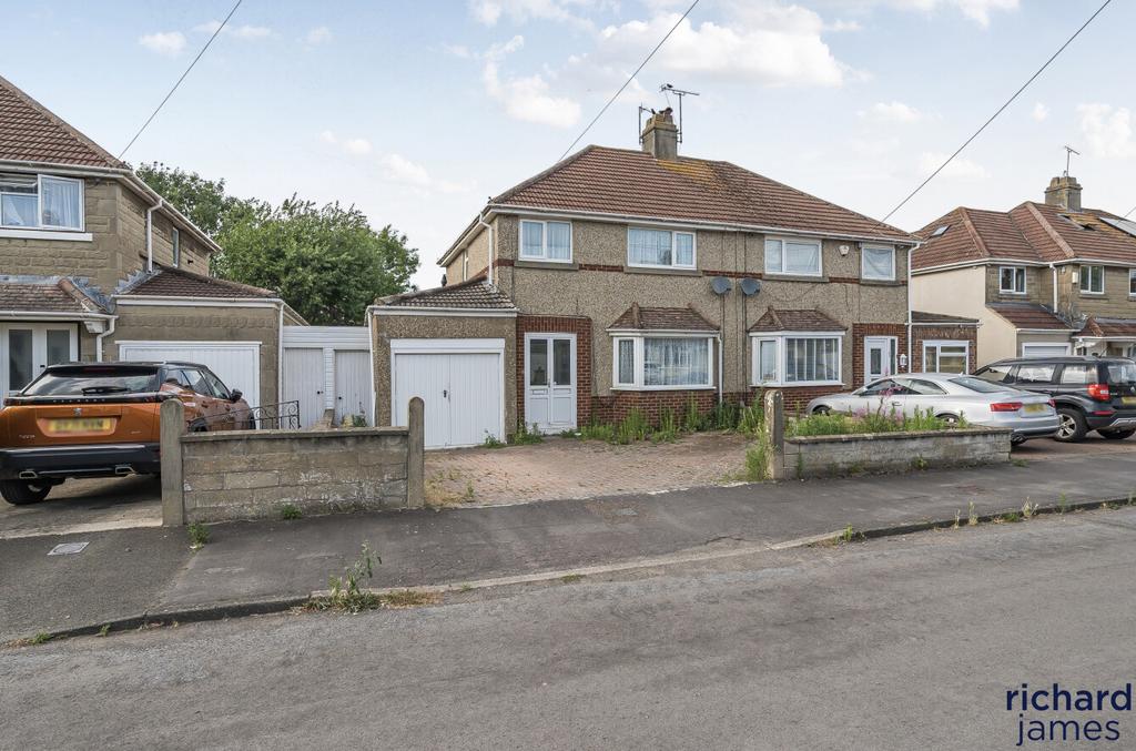 Woodside Avenue, Old Walcot, Swindon... 3 bed semi-detached house - £ ...