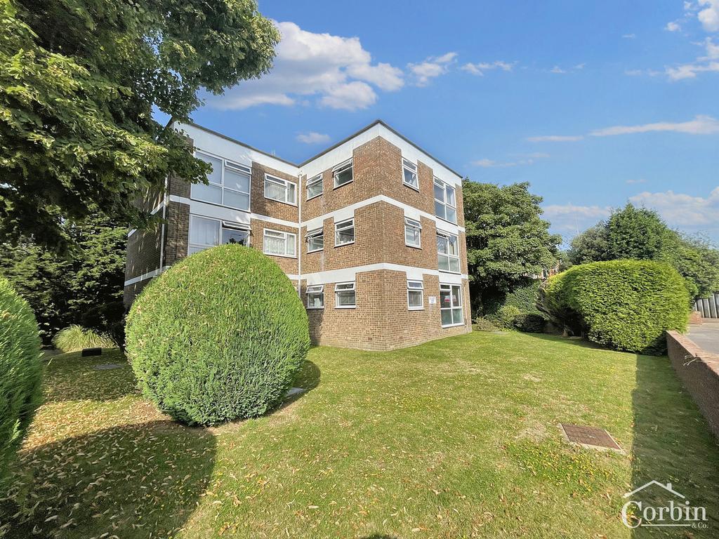 Wellington Road, Bournemouth, BH8 8 1 bed flat - £950 pcm (£219 pw)