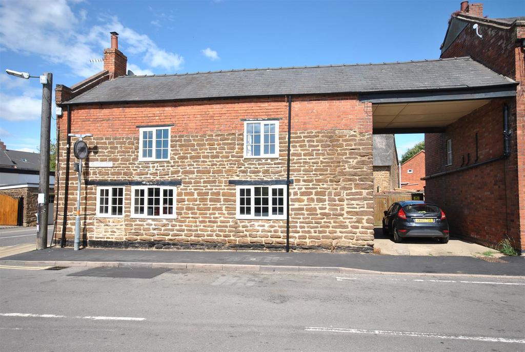 High Street, Crick, Northampton 5 bed detached house for sale - £450,000