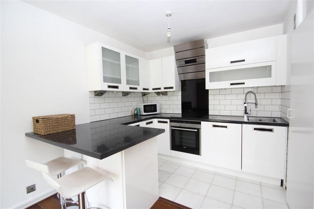 Coniston Court, 5 Carlton Drive... Studio - £1,400 pcm (£323 pw)