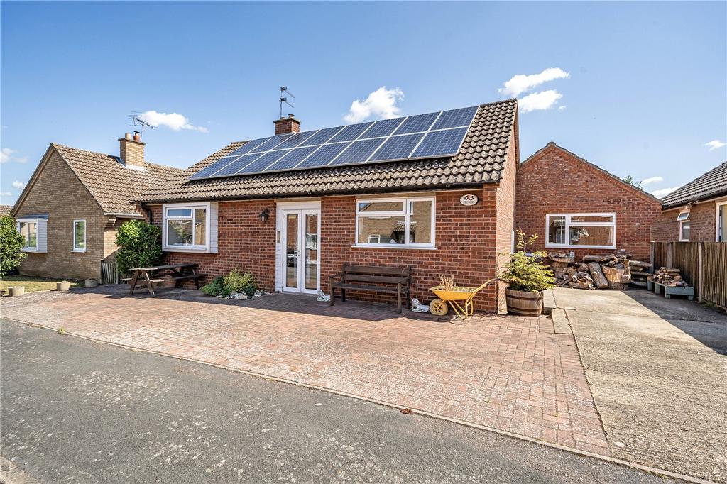 Church Gardens, Barningham, Bury St.... 4 bed bungalow to rent - £1,600 ...