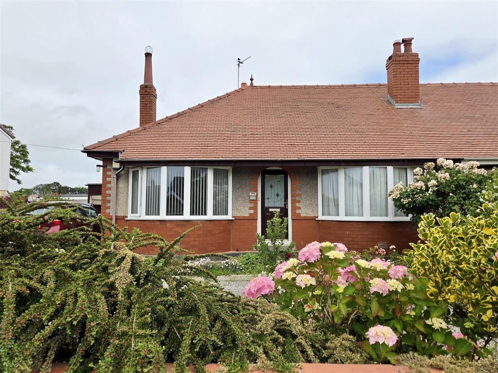 Bryning Avenue, Wrea Green 2 bed semi-detached bungalow for sale - £298,950