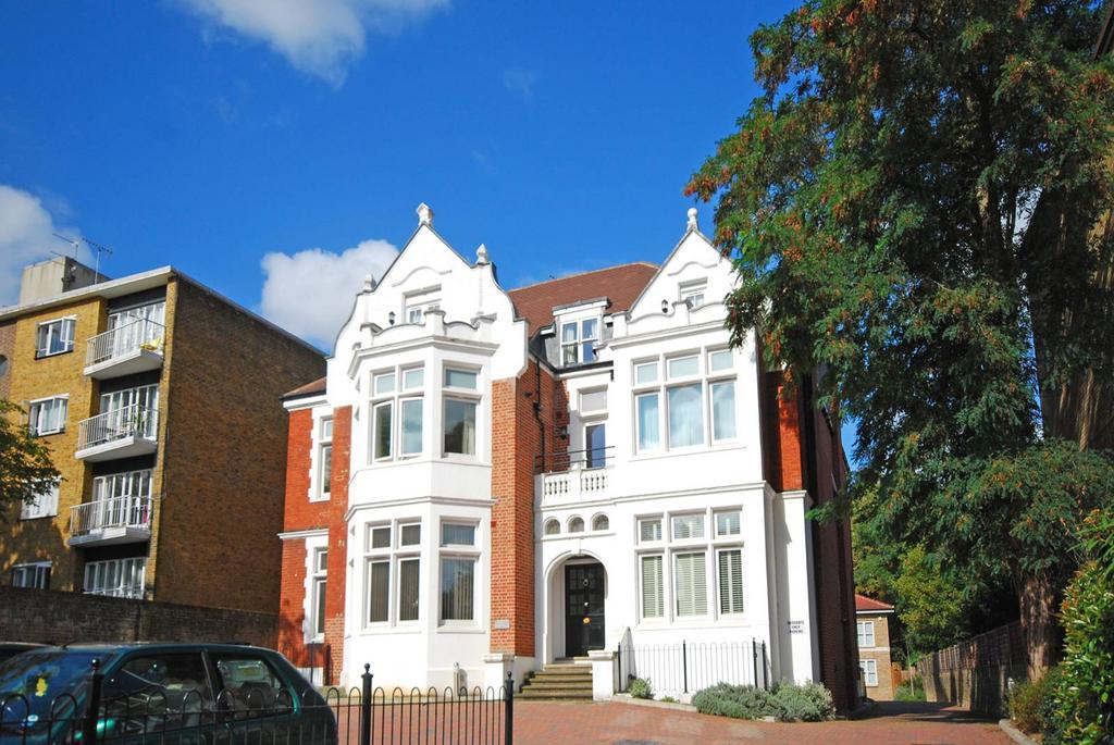 Putney Hill, Putney, London, SW15 2 bed flat - £4,250 pcm (£981 pw)