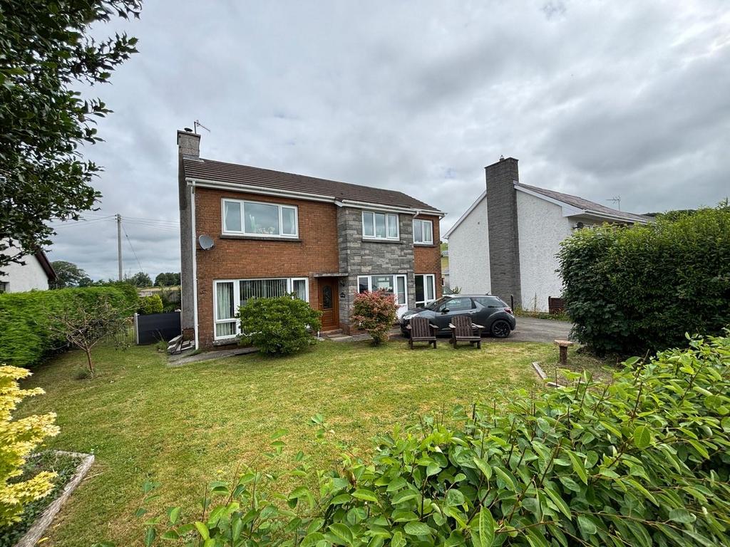 3 Lon Caron, Tregaron, SY25 4 bed detached house - £285,000