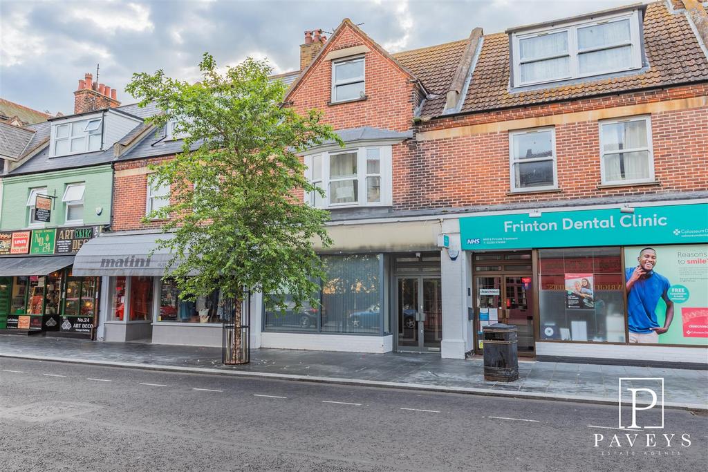 Connaught Avenue, Frinton-On-Sea 2 bed apartment for sale - £199,995