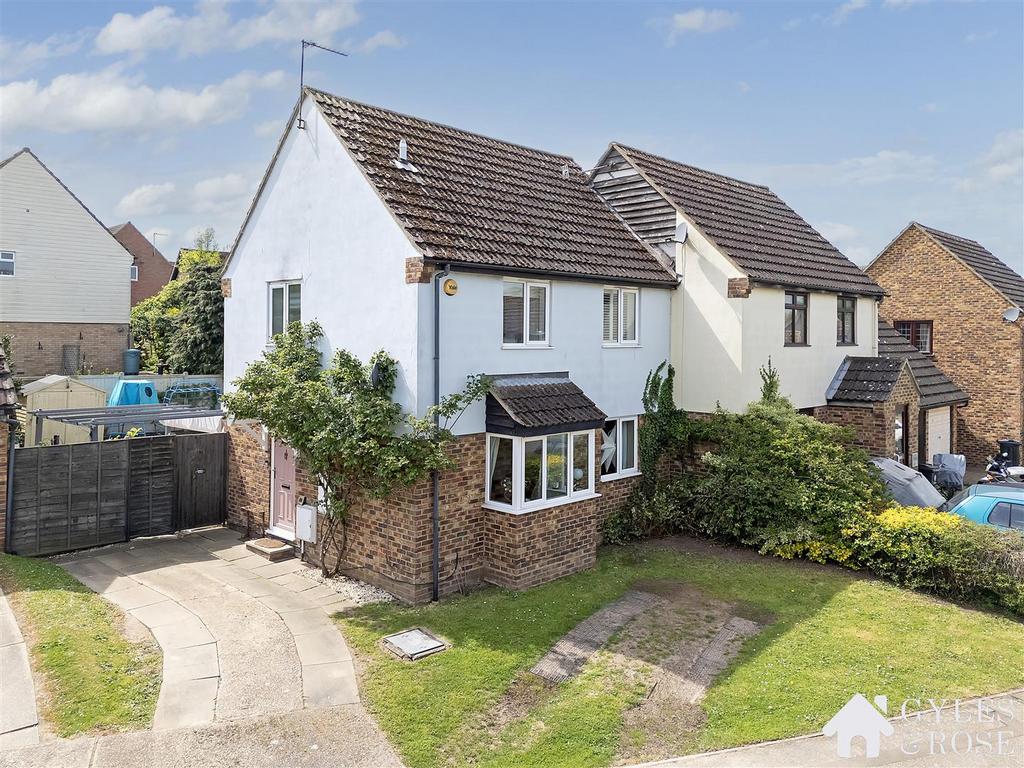 Turner Avenue, Manningtree 3 bed semi-detached house for sale - £325,000