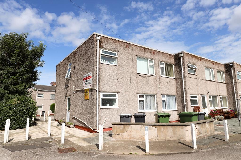 Old Hall Close, Torrisholme, Morecambe 2 bed flat for sale - £125,000