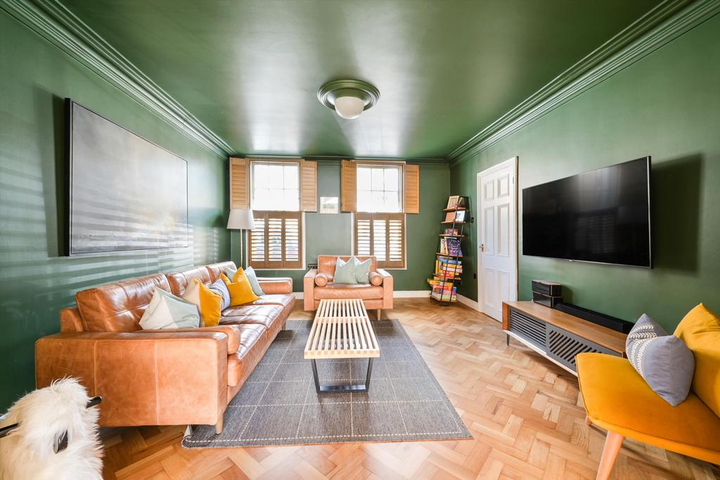 Barnes Street, London, E14. 4 bed terraced house - £4,000 pcm (£923 pw)