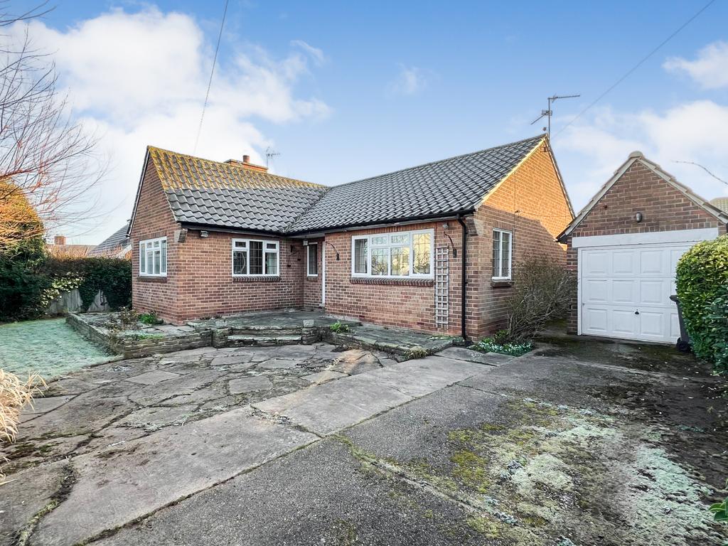 Melvyn Drive, Bingham NG13 3 bed detached bungalow - £305,000