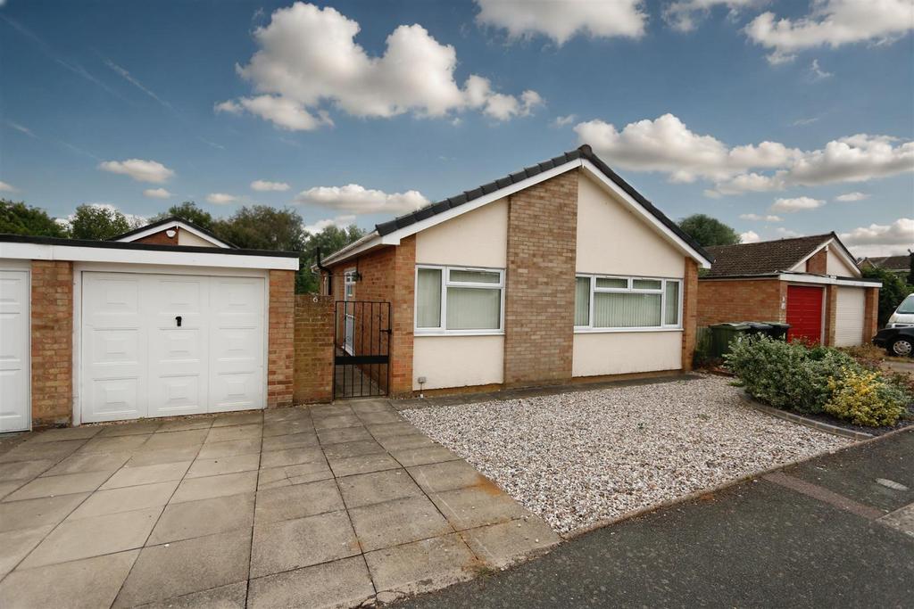 Powells Road, Shefford 3 bed detached bungalow for sale - £360,000