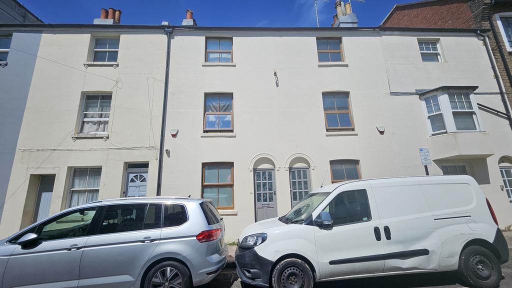16 Castle Street, Brighton 3 bed terraced house - £1,750 pcm (£404 pw)