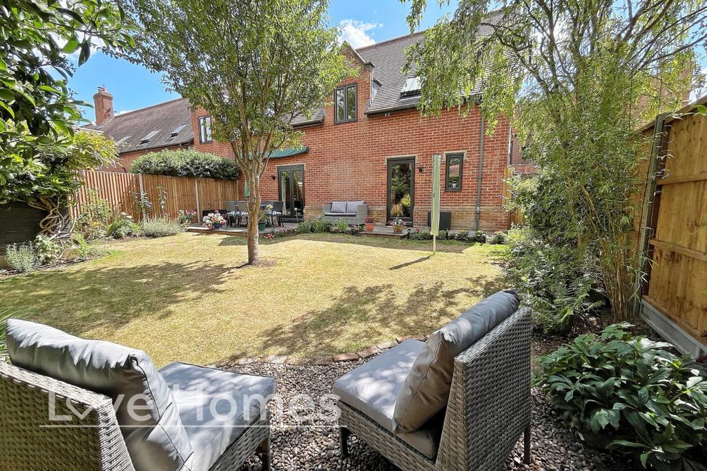 Manor Court, Manor Gardens, Westoning 3 bed end of terrace house - £538,500