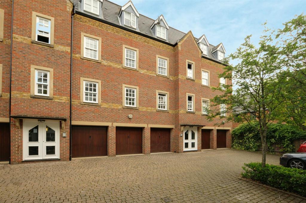 Castle Mews, St. Thomas Street 2 bed flat - £1,950 pcm (£450 pw)