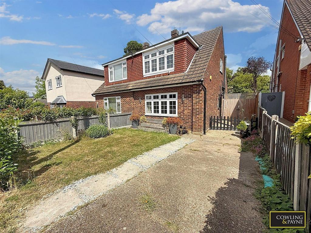 South Beech Avenue, Wickford 2 bed semi-detached house - £400,000