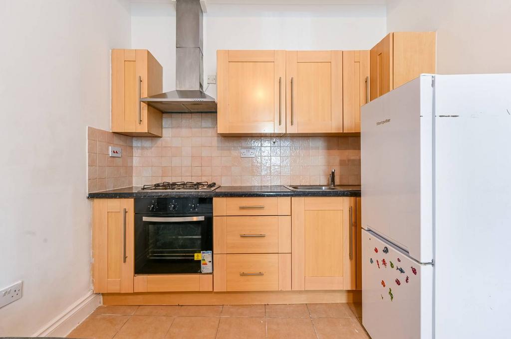 Jackson Road, Highbury and Islington... 2 bed flat - £2,500 pcm (£577 pw)