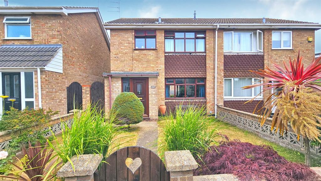 Hazel Way, Gorleston 3 bed semi-detached house - £210,000
