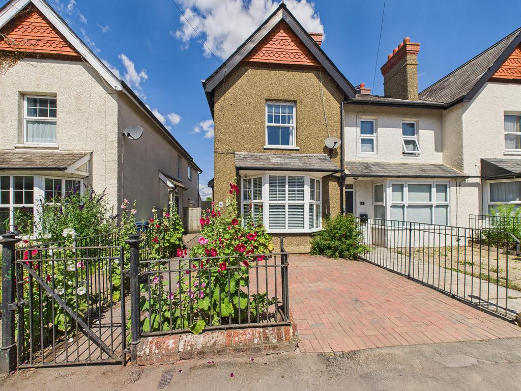 Princes Risborough HP27 2 bed semi-detached house - £450,000