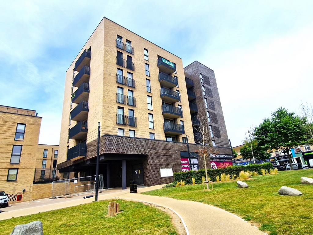 Manford Way, Chigwell. IG7 4EG 1 bed apartment - £1,500 pcm (£346 pw)