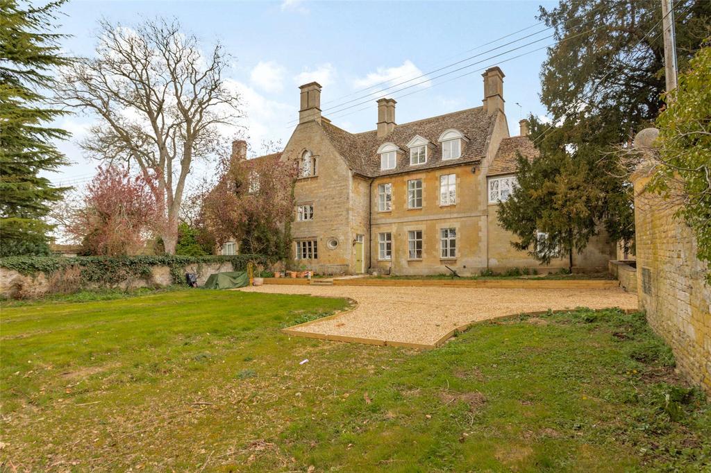 Northamptonshire NN17 2 bed flat to rent - £1,350 pcm (£312 pw)