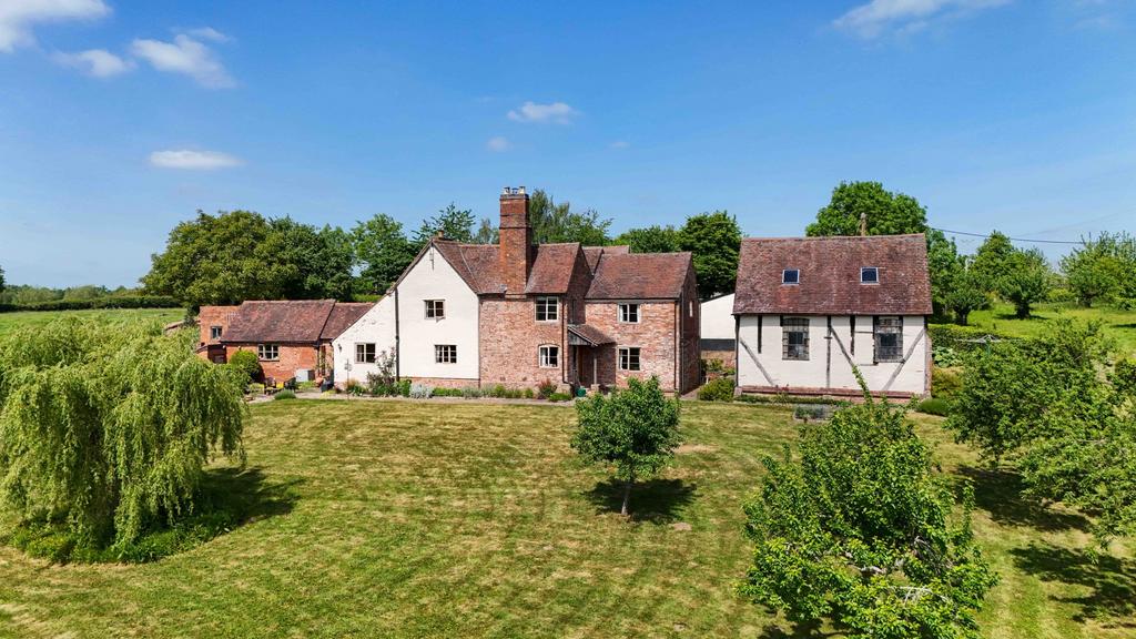 Tan House Lane, Rushwick, WR2 3 bed farm house - £1,385,000