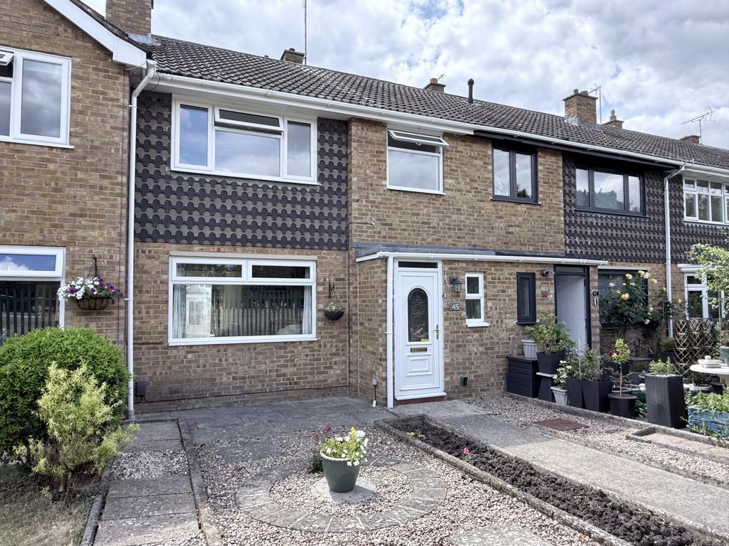 Gays Place, Upper Stratton, Swindon, SN2 3 bed terraced house for sale ...
