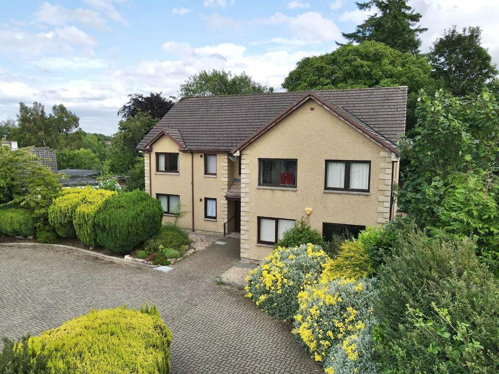 69d Macewan Drive, Inverness, IV2 3LJ 3 bed flat for sale - £220,000