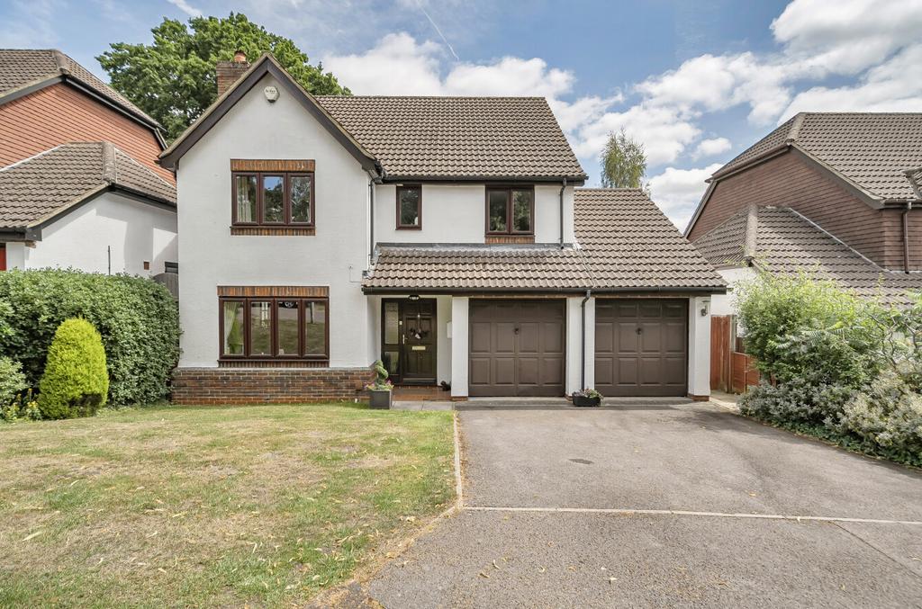 Poyle Gardens, Bracknell, Berkshire 5 bed detached house - £850,000