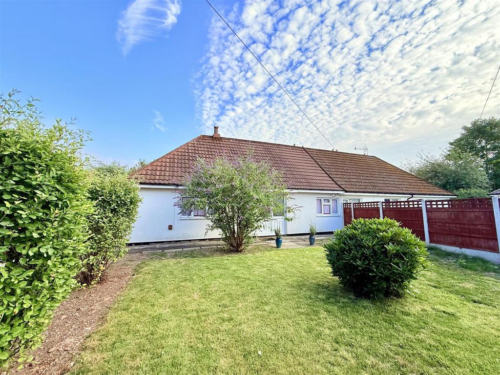Toston Drive, Nottingham NG8 3 bed semi-detached bungalow - £1,550 pcm ...