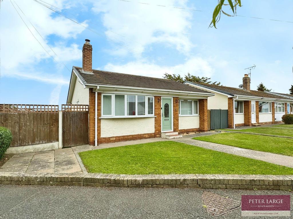 9 Pinetree Walk, Rhyl, LL18 3SB 2 bed detached bungalow - £172,500